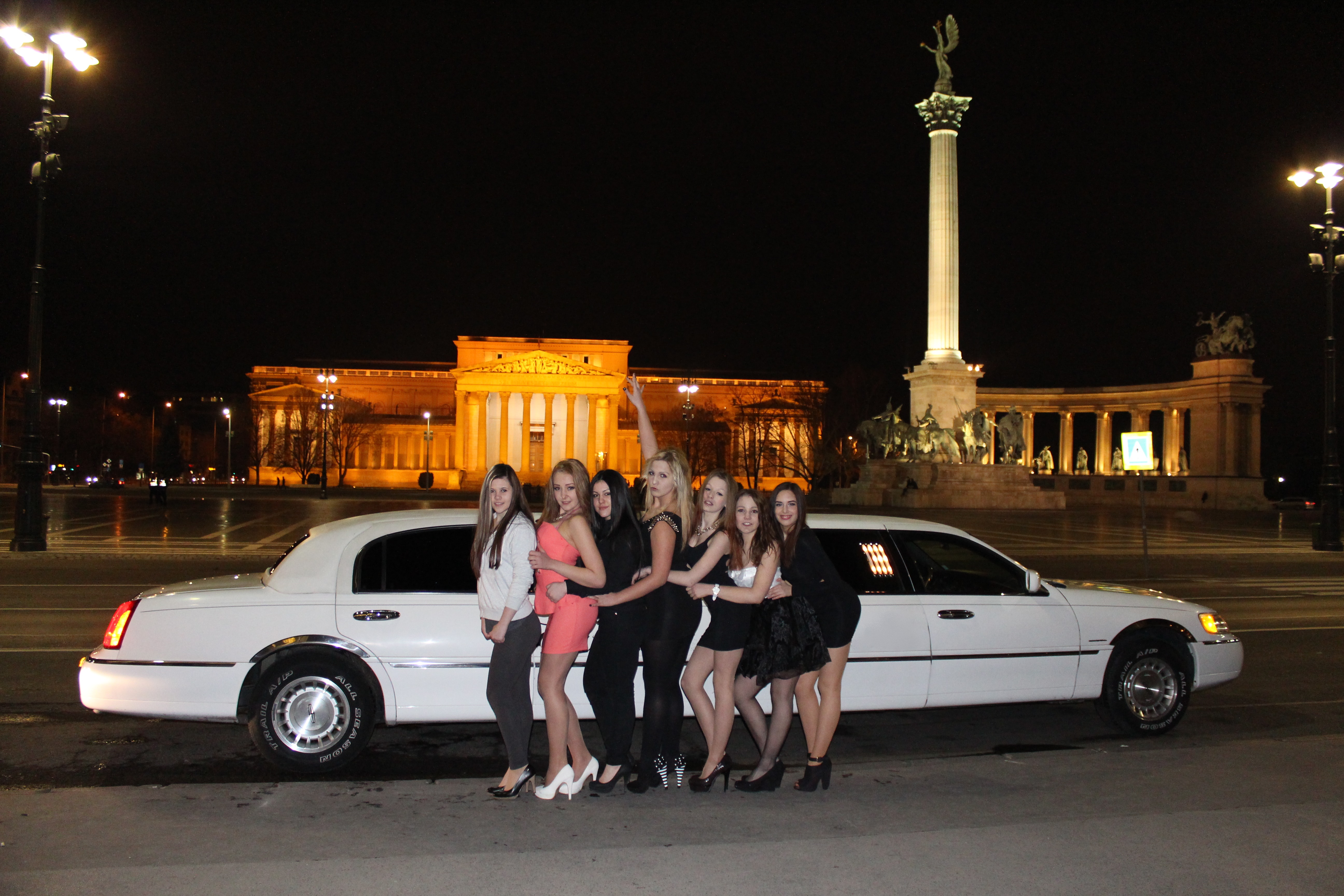 8 személyes Limuzin Bérlés – Lincoln Limuzin